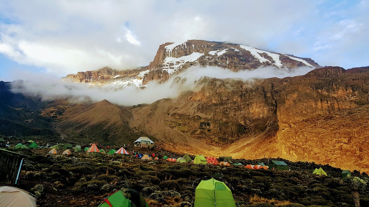 Beklimming Lemosho Route (3/7) | Shira 2 Camp (3890 m) - Lava Tower (4630 m) - Barranco Camp ...